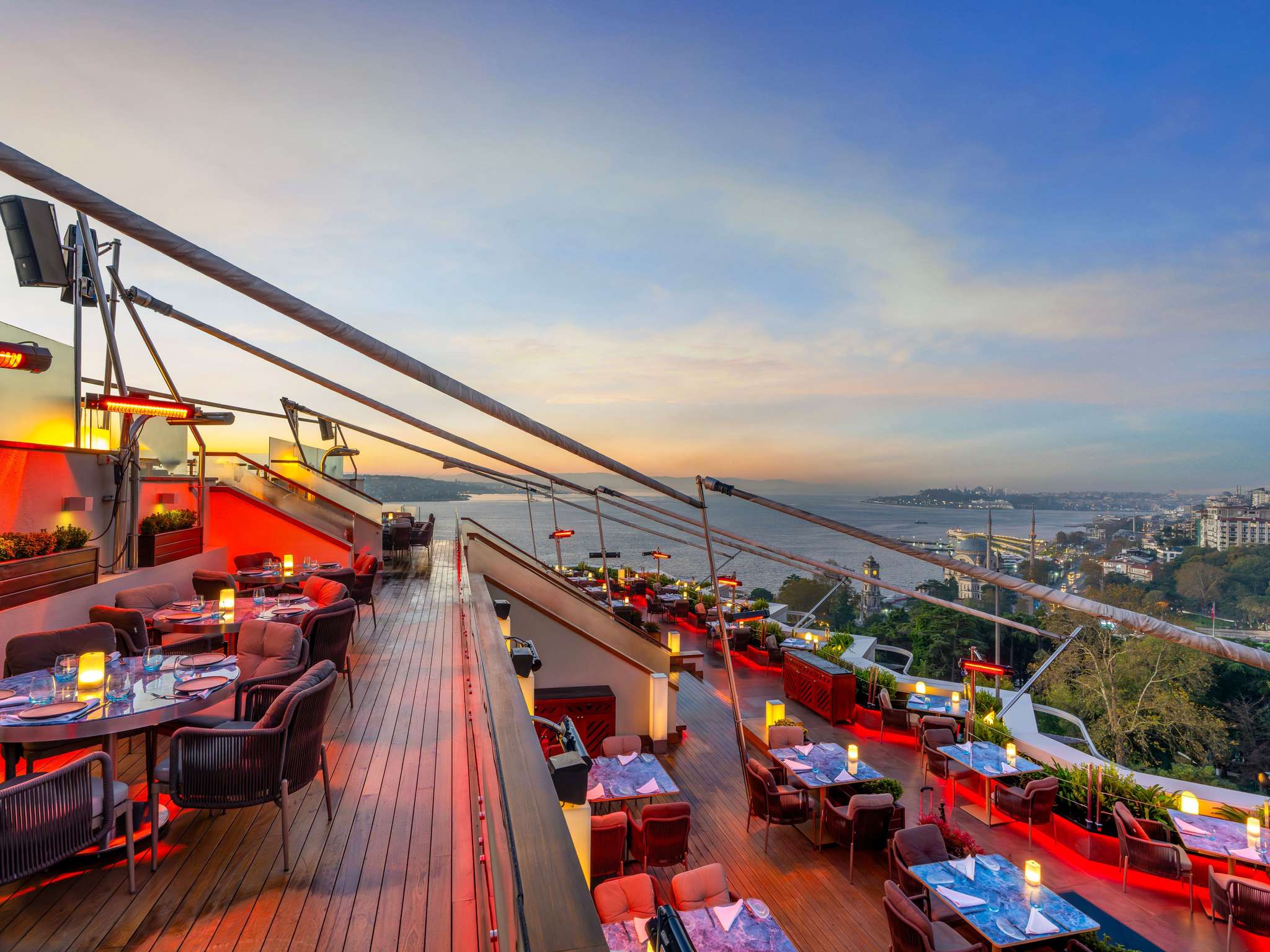 16 roof Restaurant - Swissôtel Istanbul The Bosphorus